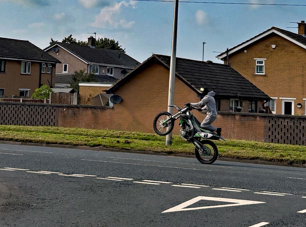 Off-road biker pulls wheelies in front of police operation to target ...
