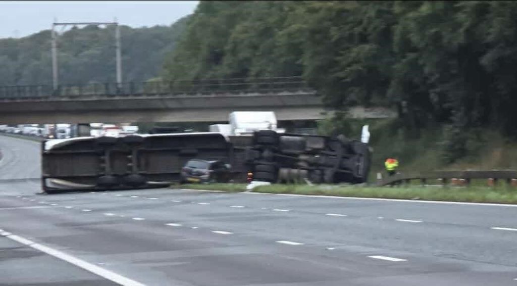 M6 reopens after HGV crash – cumbriacrack.com